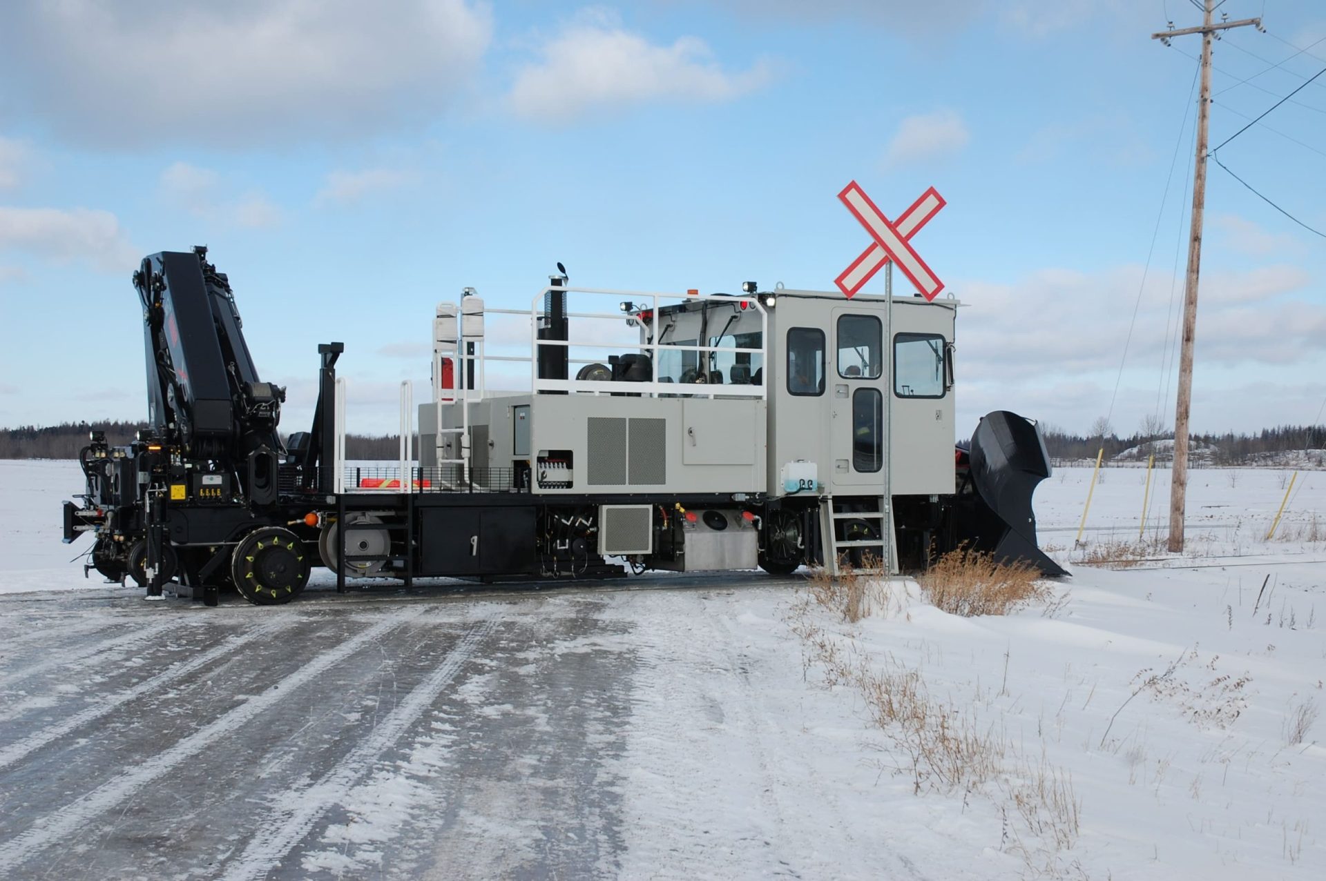 Custom Heavy Handling & Packaging Systems : EPIQ Machinerie | Machinery